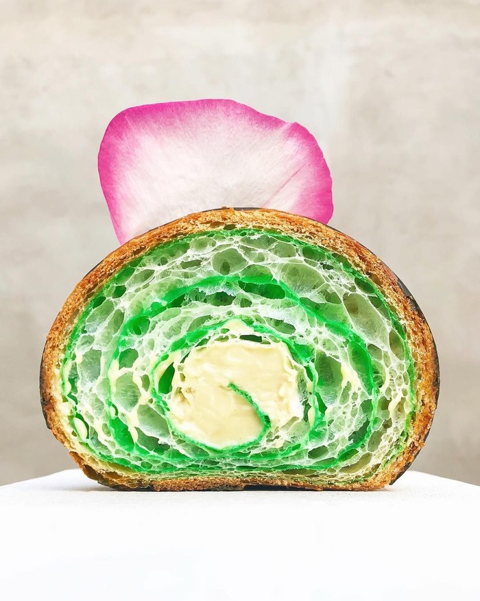 Intip Cantiknya Ragam Croissant Bi-Color di Supermoon Bakehouse