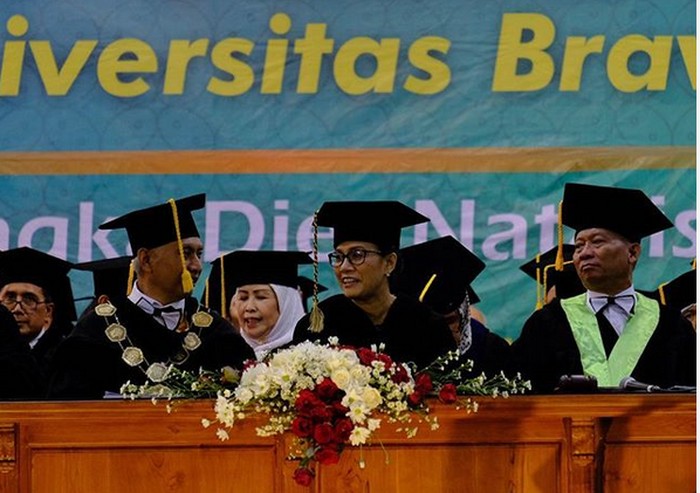 Pakai Toga Sri Mulyani Orasi Di Universitas Brawijaya