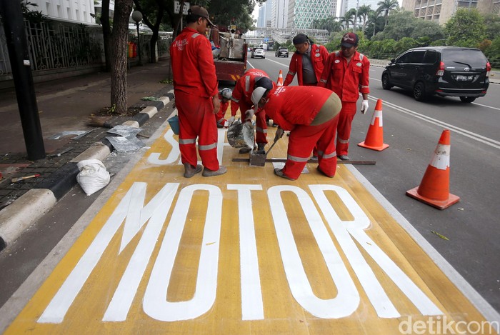 Foto: Jalur Khusus Sepeda Motor di Jalan Thamrin