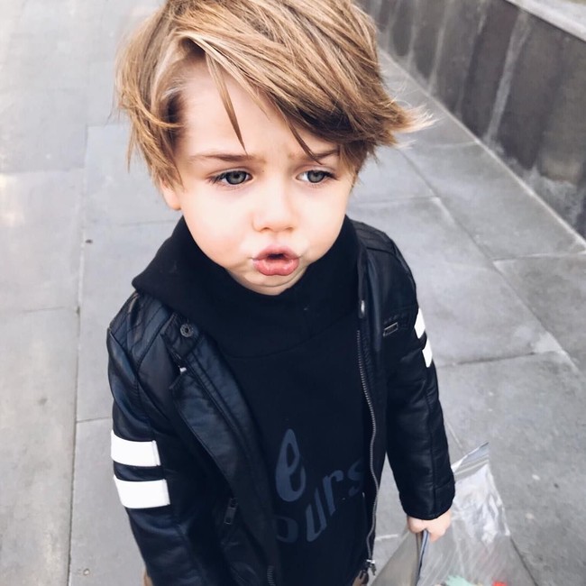 Intip Potret Tampan Mete Gursoy, Bocah yang Viral karena Masuk 9GAG