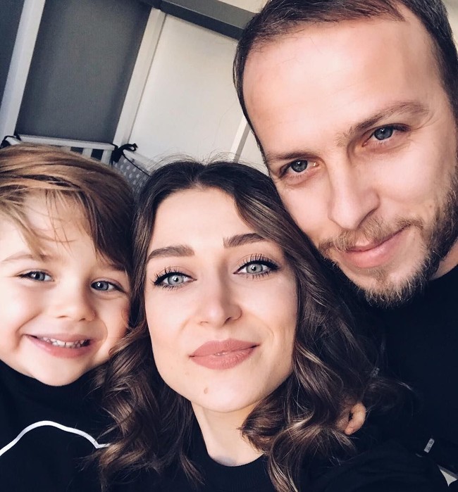 Intip Potret Tampan Mete Gursoy, Bocah yang Viral karena Masuk 9GAG