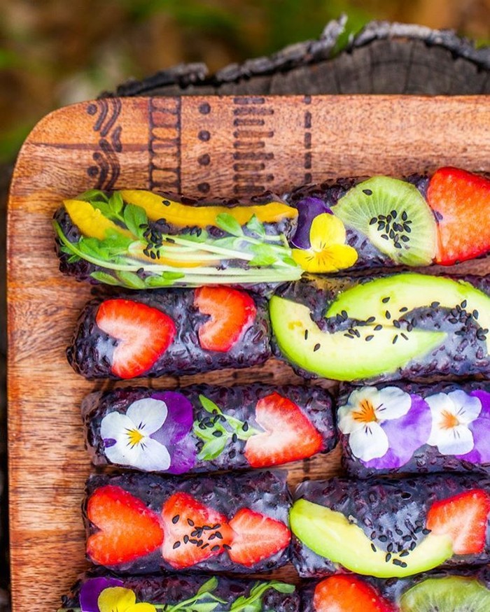 Wow! 8 Spring Roll Buah dan Sayur Ini Hasilkan Warna Pelangi yang Cantik