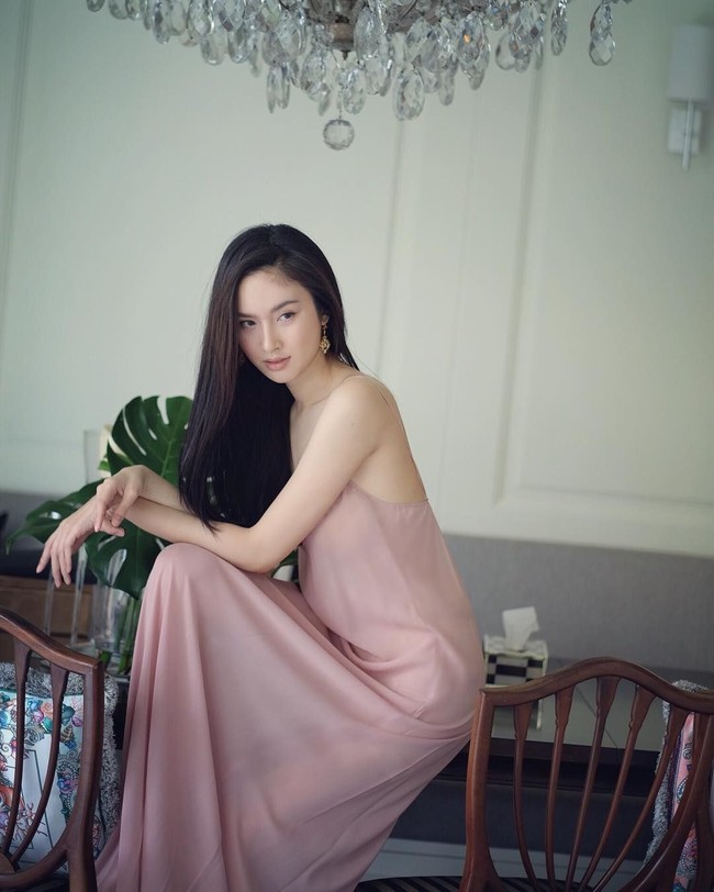 15 Potret Nong Poy, Transgender Thailand Paling Cantik di Dunia