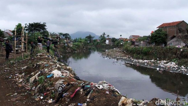 RI Gandeng Korsel Awasi Pencemaran Limbah Industri di Sungai Citarum RI Gandeng Korsel Awasi Pencemaran Limbah Industri di Sungai Citarum