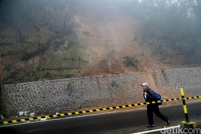 Kondisi Terkini Lokasi Longsor di Puncak Kondisi Terkini Lokasi Longsor di Puncak