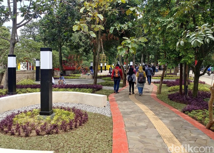 Kerennya Alun-alun Regol di Bandung
