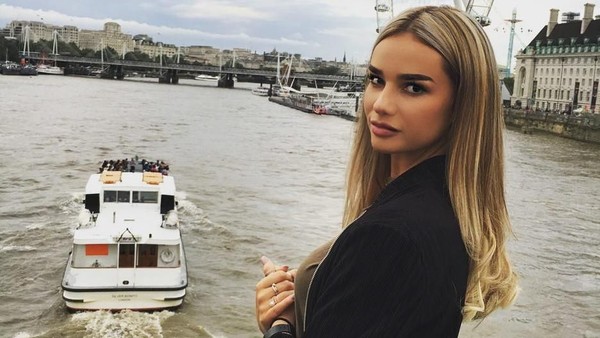 Foto: Liburannya Ruby Mae, Model Cantik dan Kekasih Dele Alli