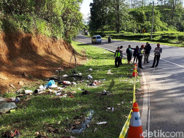 KNKT Kumpulkan Data Kecelakaan Maut di Tanjakan Emen KNKT Kumpulkan Data Kecelakaan Maut di Tanjakan Emen