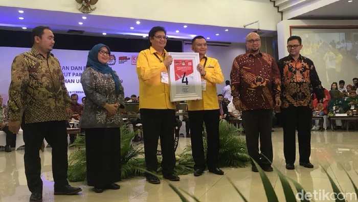 Golkar Nomor Urut 4, Airlangga Serukan 4 Yel-yel Golkar Golkar Nomor Urut 4, Airlangga Serukan 4 Yel-yel Golkar