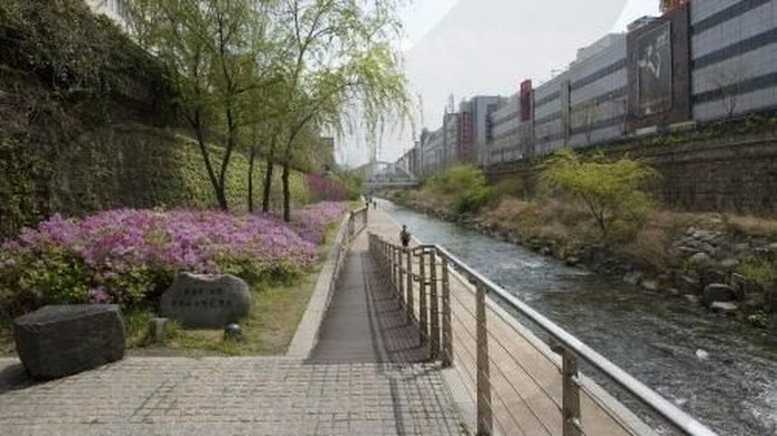 Cantiknya Sungai Cheonggyecheon yang Ingin Ditiru di Kali Besar
