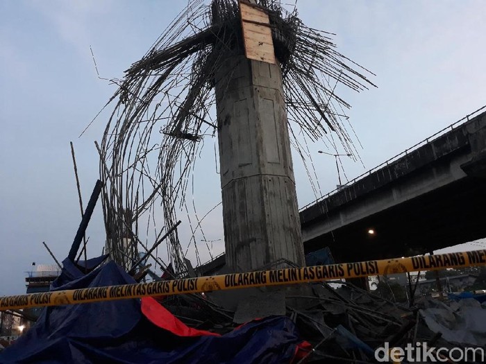 Polisi Masih Selidiki Penyebab Ambruknya Tiang Girder Tol Becakayu Polisi Masih Selidiki Penyebab Ambruknya Tiang Girder Tol Becakayu