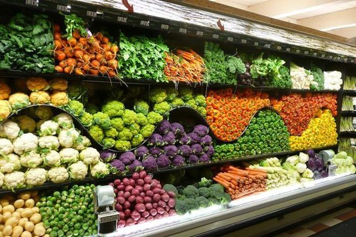 Disusun Cantik, Jejeran Buah dan Sayur di Supermarket Ini Jadi Keren!