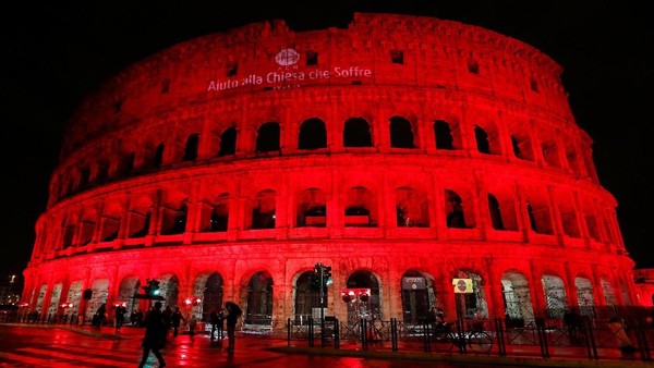 Megahnya Colosseum Roma Jadi Ring Duel Pemilik Facebook dan Twitter