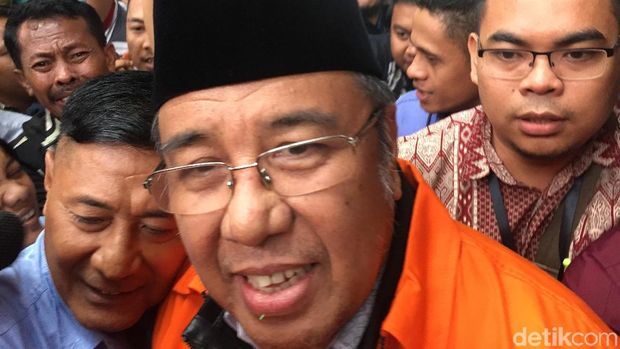 KPK Tahan Ayah-Anak Cagub Sultra dan Wali Kota Kendari KPK Tahan Ayah-Anak Cagub Sultra dan Wali Kota Kendari