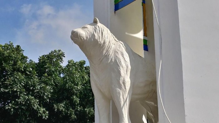 Before-After Tugu Patung Maung Bandung yang Disebut Mirip Anjing Laut