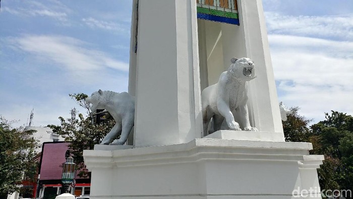 Before-After Tugu Patung Maung Bandung yang Disebut Mirip Anjing Laut