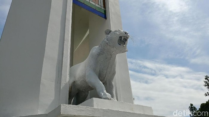 Before-After Tugu Patung Maung Bandung yang Disebut Mirip Anjing Laut