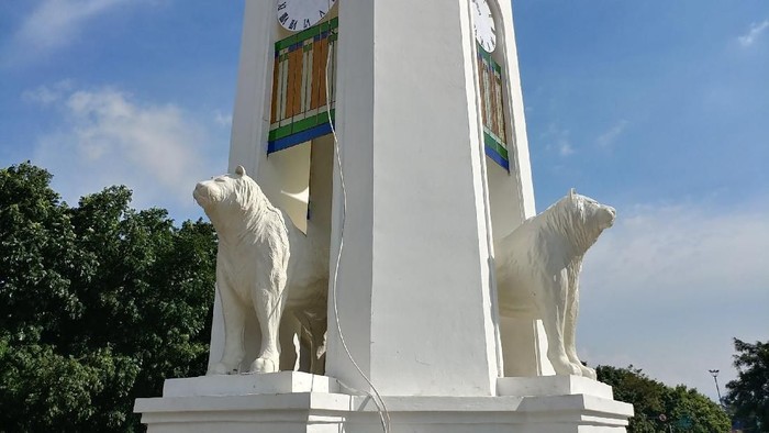 Before-After Tugu Patung Maung Bandung yang Disebut Mirip Anjing Laut