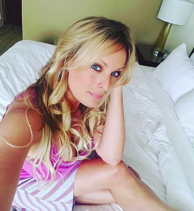 Foto Stormy Daniels, Bintang Porno yang Bikin Donald Trump Didakwa Kasus Suap