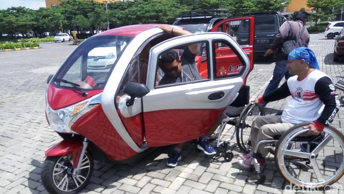 Mobil Listrik Buatan China Diuji di Solo