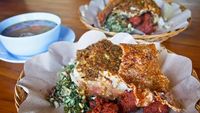 4 Tempat Sarapan di Gianyar Bali, Bubur Ayam-Babi Guling