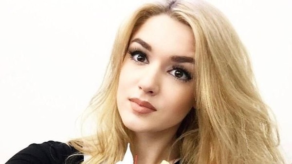 Foto: Gaya Traveling Atlet Voli Rusia yang Secantik Barbie