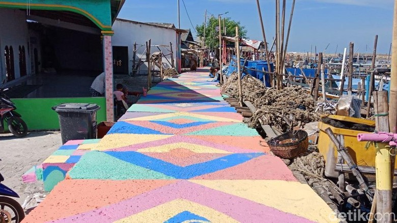 Kampung Nelayan Kumuh di Jakarta Utara Kini Cantik Warna-warni