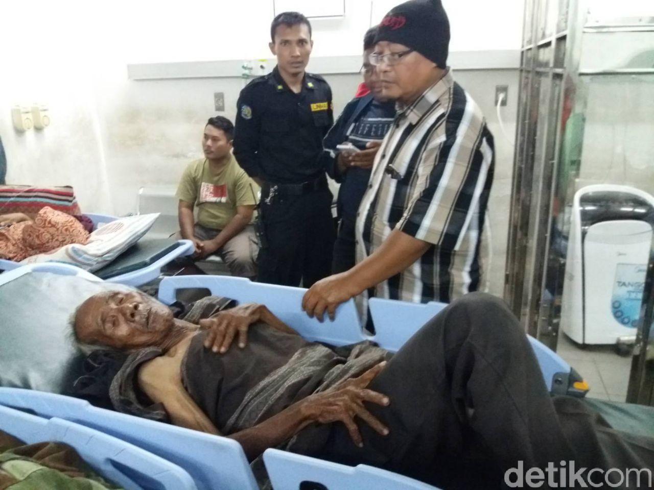 Kisah Pilu Kakek Jutawan Tinggal Sebatang Kara di Atas Becak - Halaman 2 Kisah Pilu Kakek Jutawan Tinggal Sebatang Kara di Atas Becak - Halaman 2