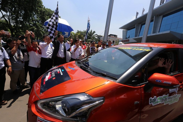 Kijang Doyok dan Mobil Baru Toyota Touring ke Timor Leste