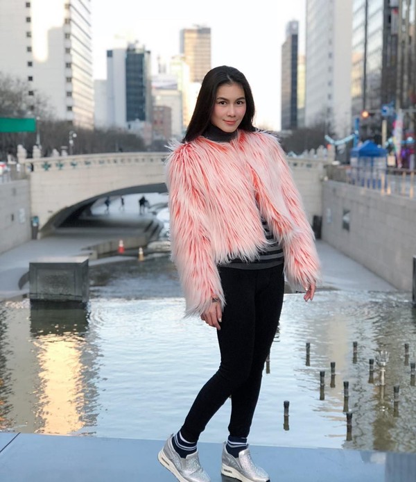 Foto: Gaya Mantan Bintang Porno Thailand Saat Liburan