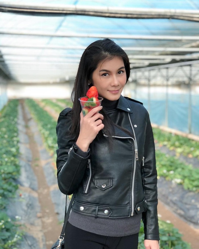 Foto: Gaya Mantan Bintang Porno Thailand Saat Liburan