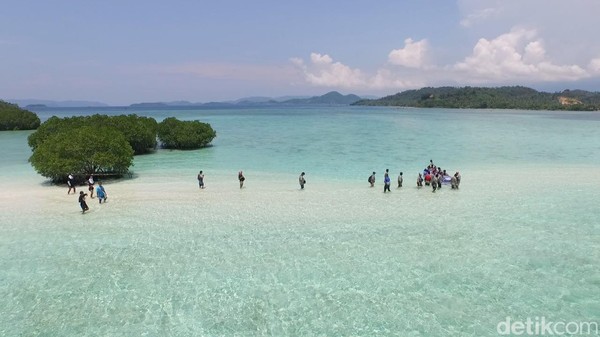 Foto Drone: Lihat Ini Jadi Mau ke Pahawang Nggak?