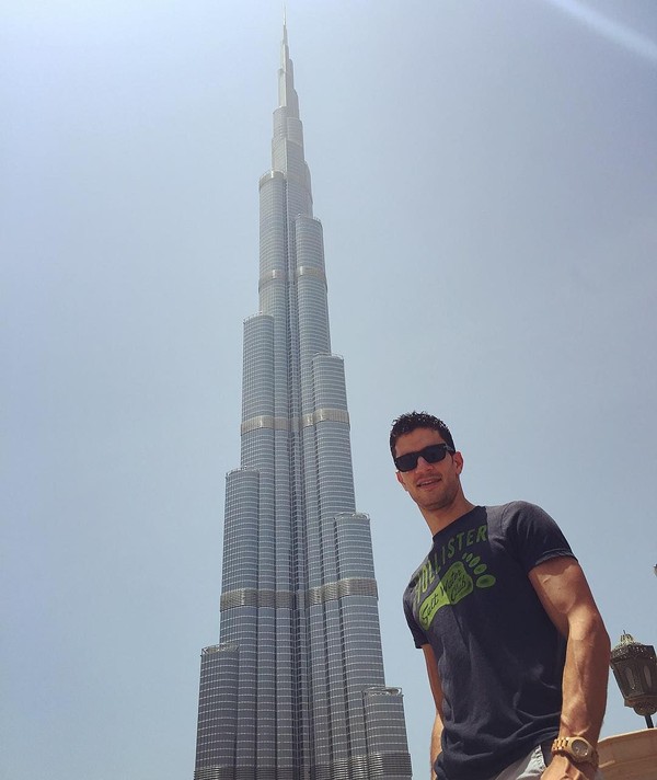 Ladies, Ini Pilot Ganteng yang Sixpack dan Suka Traveling