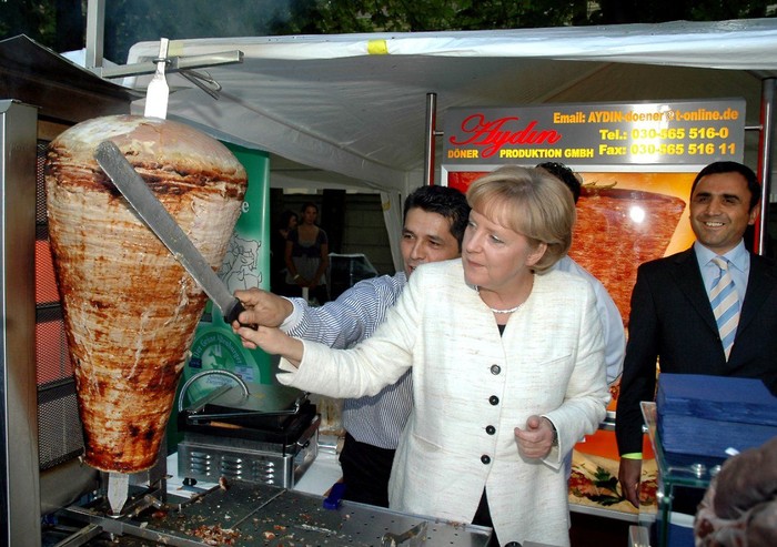 Angela Merkel, Wanita Paling Berpegaruh di Dunia Ternyata Doyan Makan Kebab