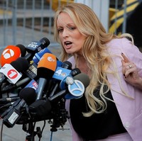 Foto Stormy Daniels, Bintang Porno yang Bikin Donald Trump Didakwa Kasus Suap