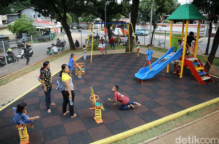 Asyiknya Bermain di RPTRA Pesona Manggarai