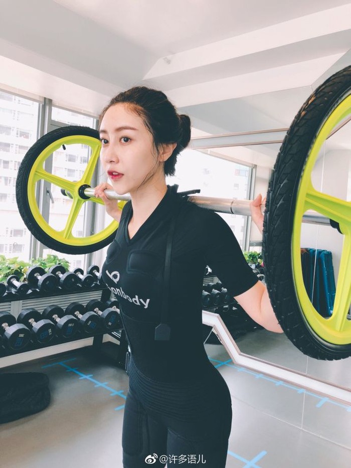 Potret Dosen Cantik dari China yang Dijuluki 'Dewi Gym'