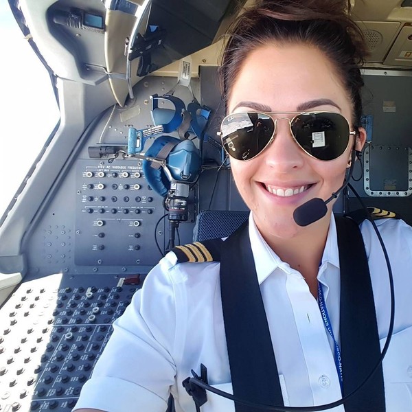 Emilie, Si Pilot Cantik yang Suka Adventure