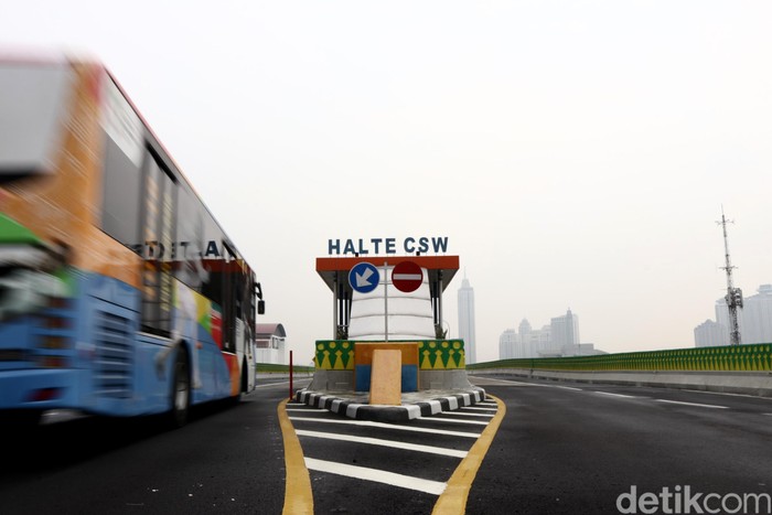 Belum Beroperasi, Halte CSW Masih Digembok