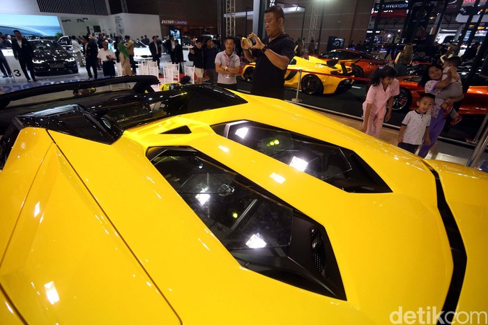 Eksotisnya Lamborghini Kuning Seharga Rp 18 Miliar di IIMS 2018