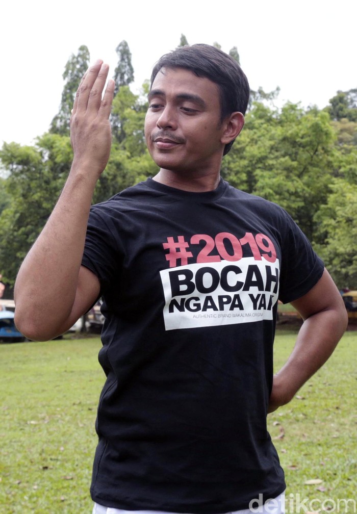 Pose Kocak Zaky Zimah, Gaya Apa sih Nih?