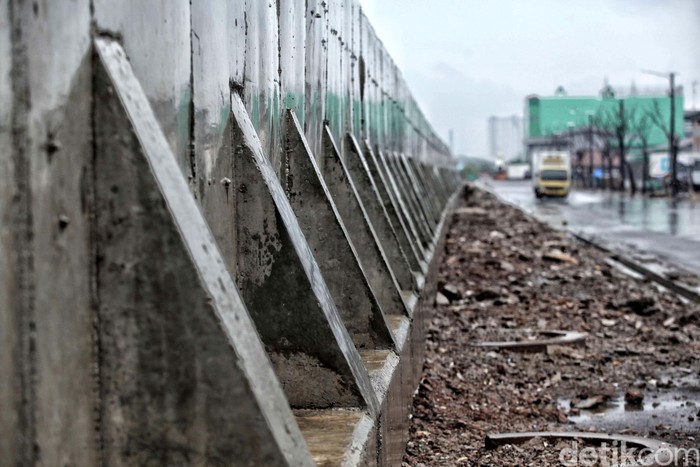 Ini Bentuk Tanggul Penahan Banjir Jakarta