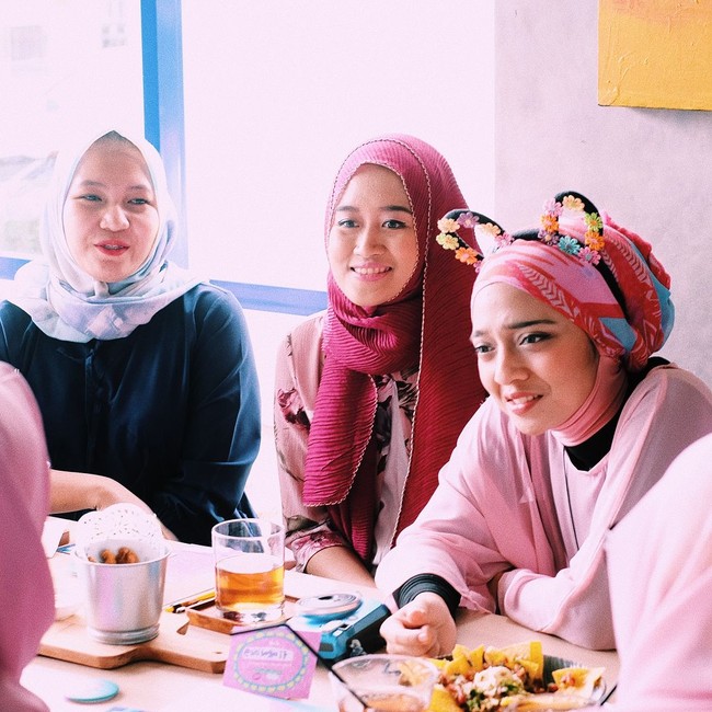 Gaya Makan Chiki Fawzi hingga Pasangan Happy dan Djarot yang Mesra