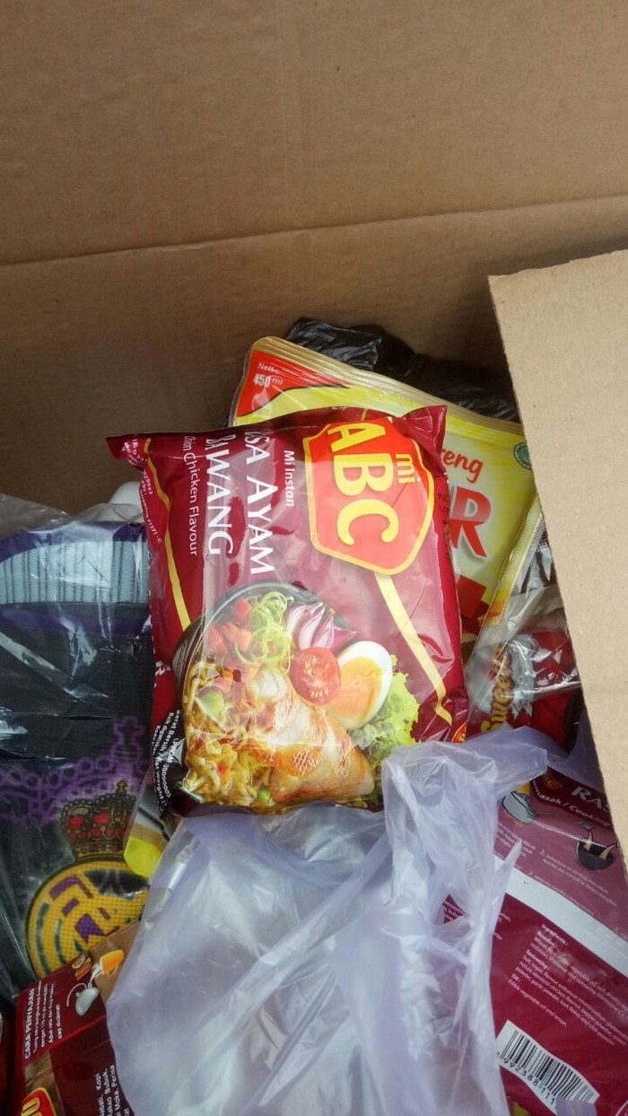 Foto: Ini Kupon dan Isi Paket Sembako yang Dibagikan di Monas