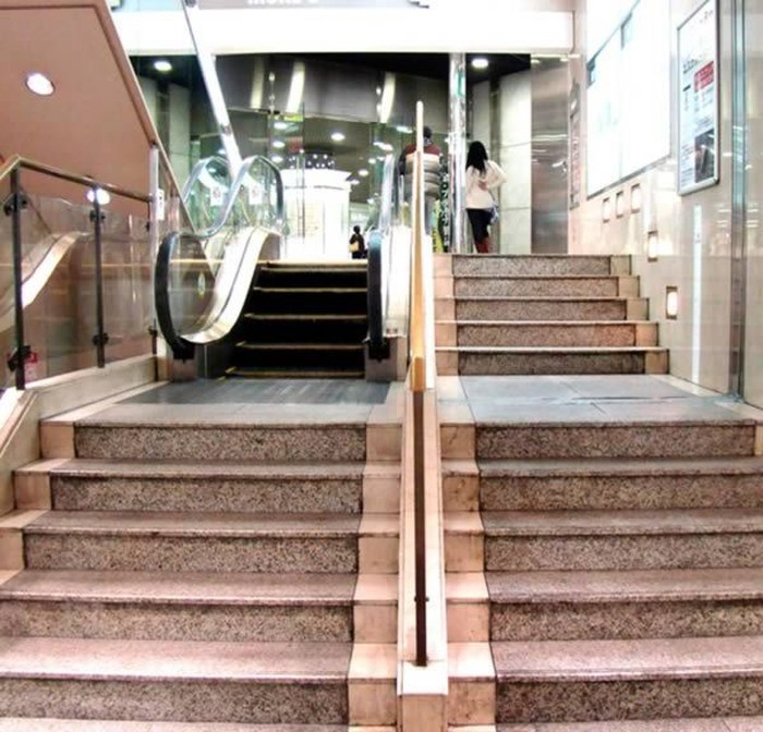 Yuk Intip Bentuk Eskalator Unik di Dunia