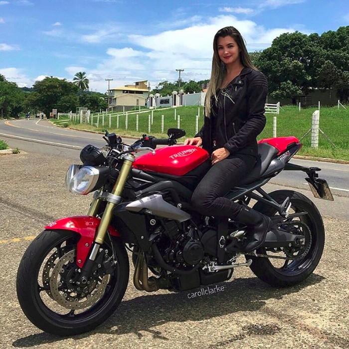 Cewek Brazil yang Doyan Naik Moge