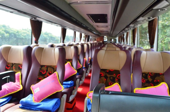 Bus Premium untuk Kelas Ekonomi Rute Riau-Blitar