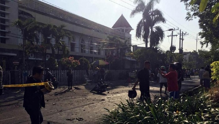Foto Foto Bom Gereja Di Surabaya