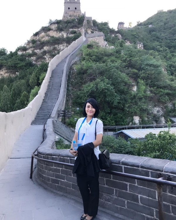 Liburannya Sandhyca Putrie, Si Cantik Ajudan Iriana Jokowi