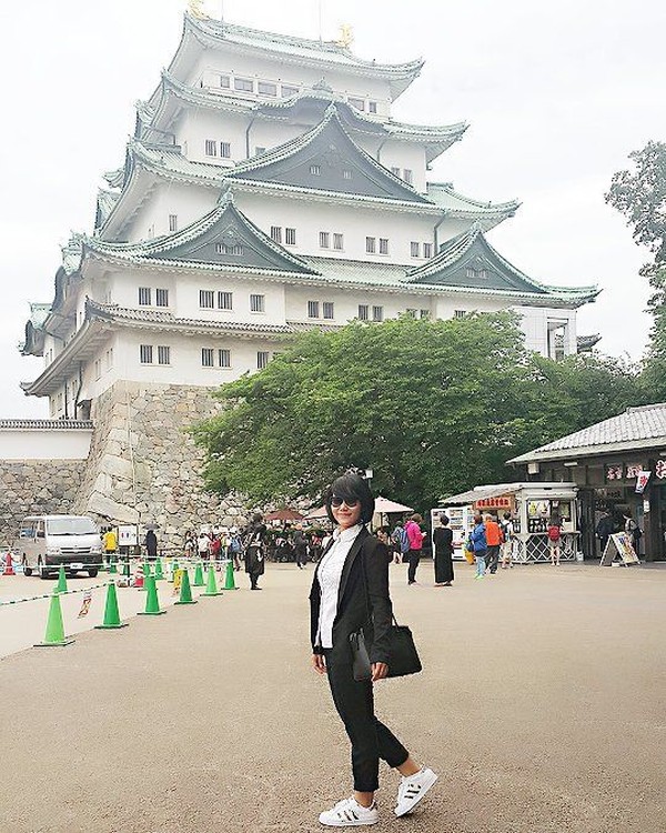 Liburannya Sandhyca Putrie, Si Cantik Ajudan Iriana Jokowi